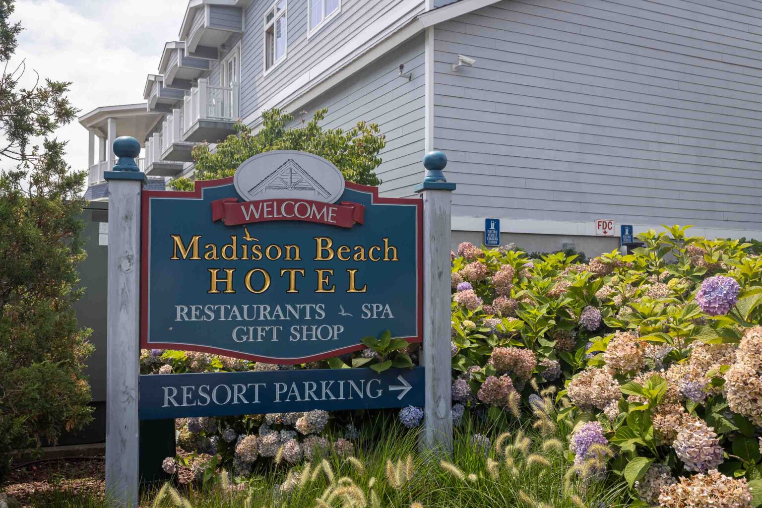 Madison Beach Hotel a CURIO Collection - Ein Boutique Strandhotel