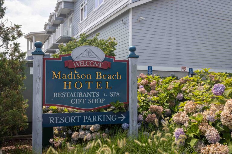 Madison Beach Hotel a CURIO Collection - Ein Boutique Strandhotel